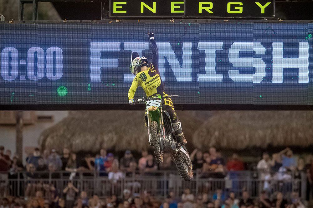 Tampa Supercross 250 Class Photo Finish | Dirt Rider