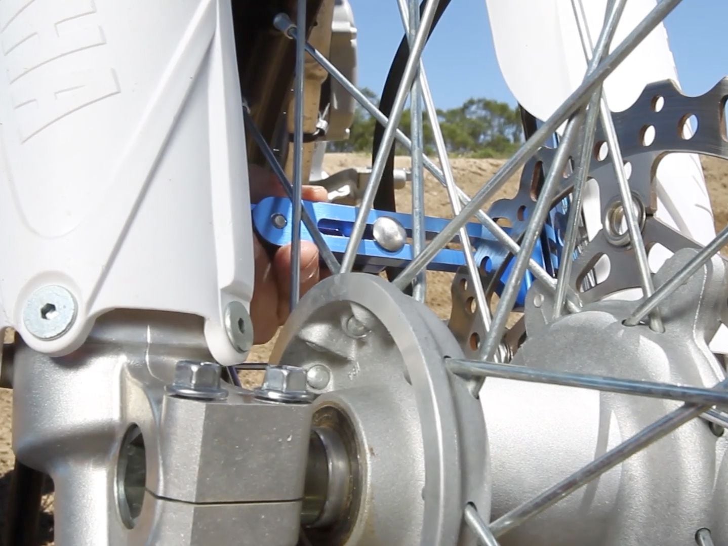 Quick Tip: How To Use Motion Pro’s ForkTru Tool | Dirt Rider