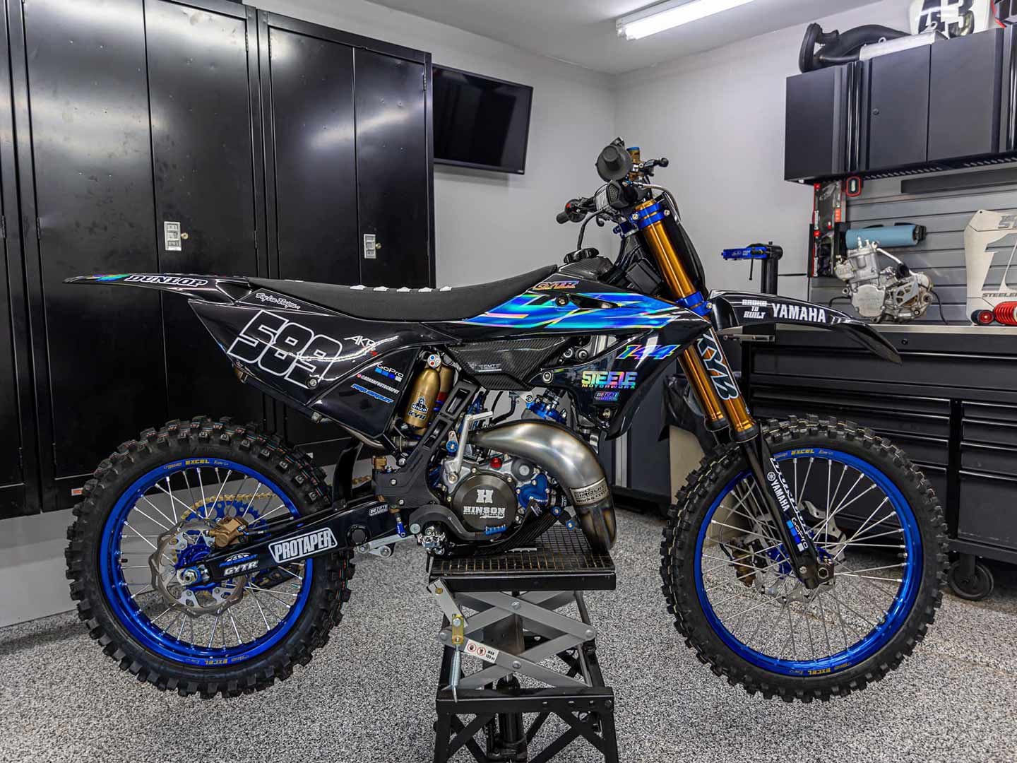 DeCal Works Holographic and Chrome Graphic Kits First Look | Dirt Rider